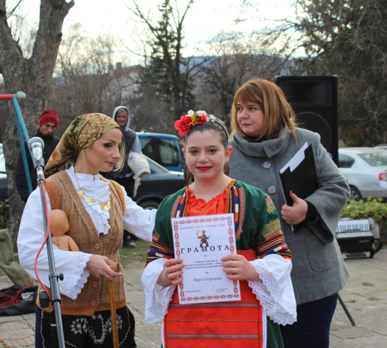 Кукерите изгониха злото и изпълниха Големо село с празничен дух : Вяра ...